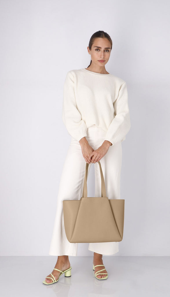 The Midi Pyramid leather workbag – Kaai Bags | North America